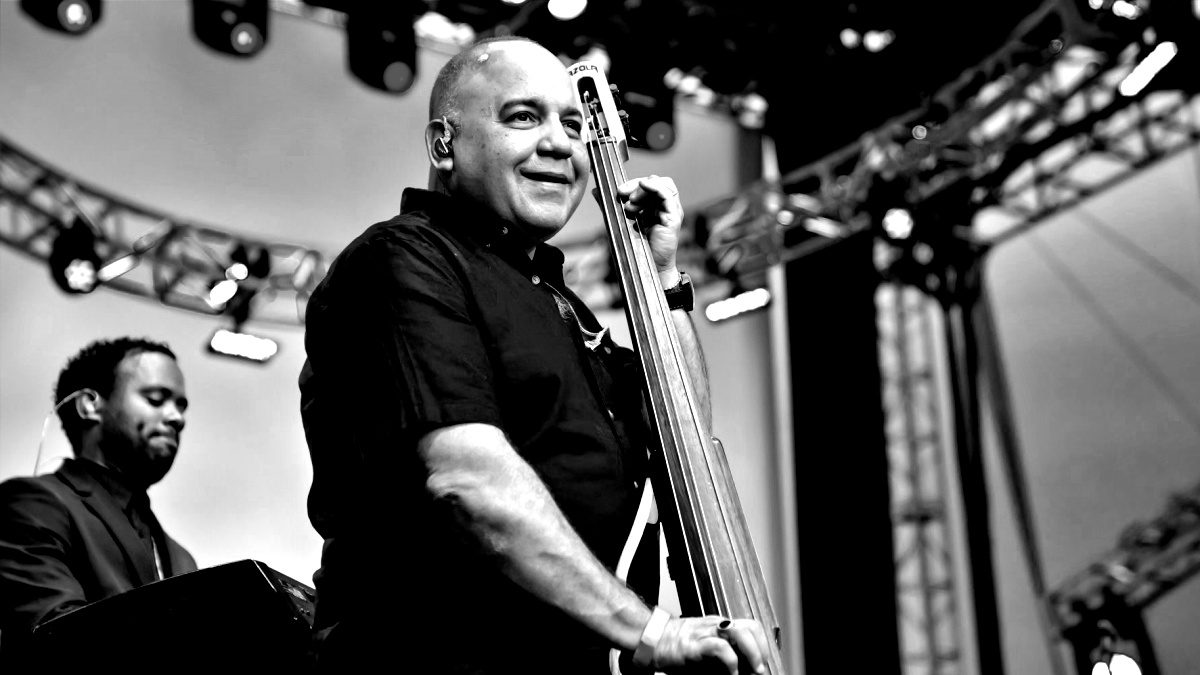 Fallece Juan Carlos Formell, de Los Van Van, tras abandonar un ...