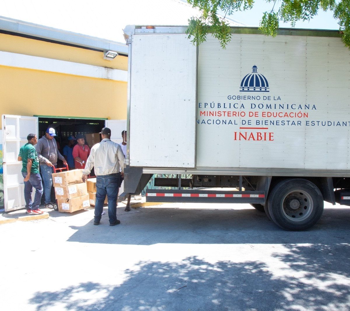 Inabie comienza entrega de utilería escolar año lectivo 2023-2024