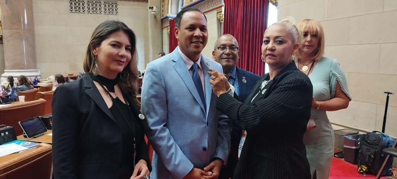 Diputado George Álvarez presenta la resolución Día del Periodista ...