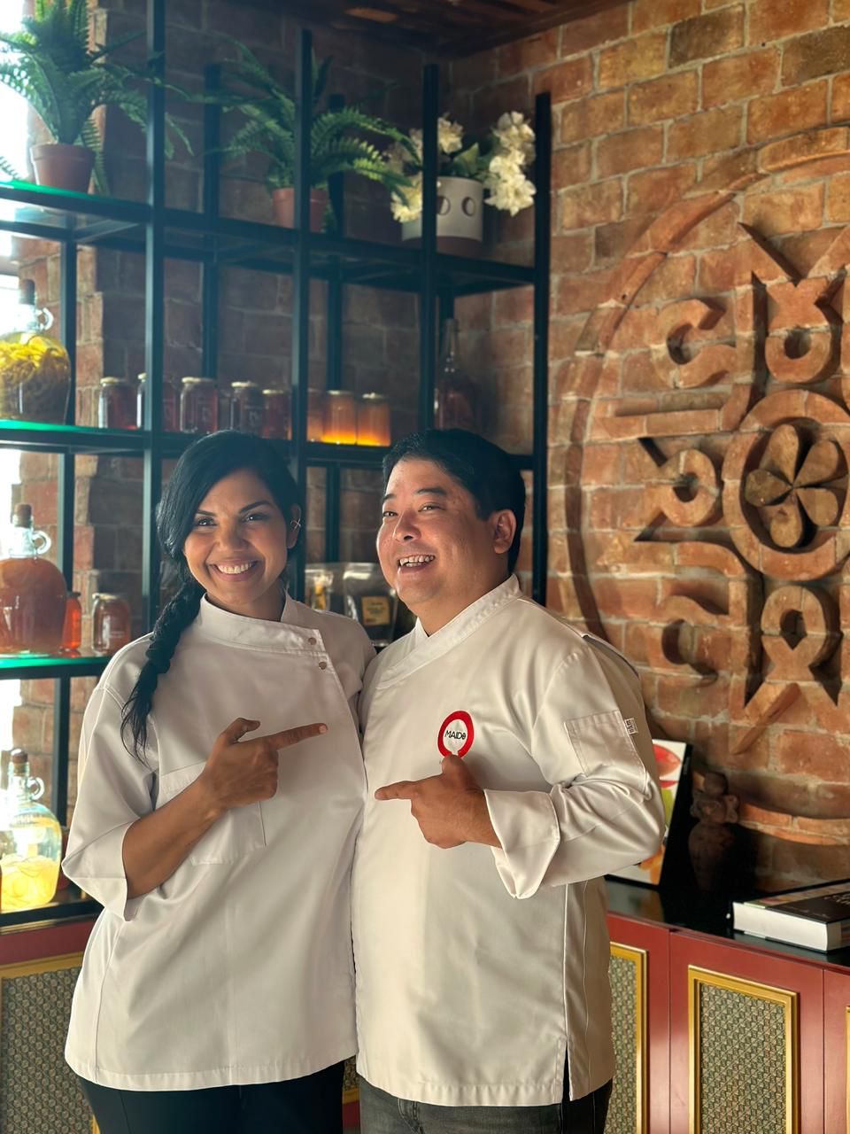 Los chefs Mitsuharu Tsumura y la Chef Tita presentan interesante mezcla de las gastronomías ...