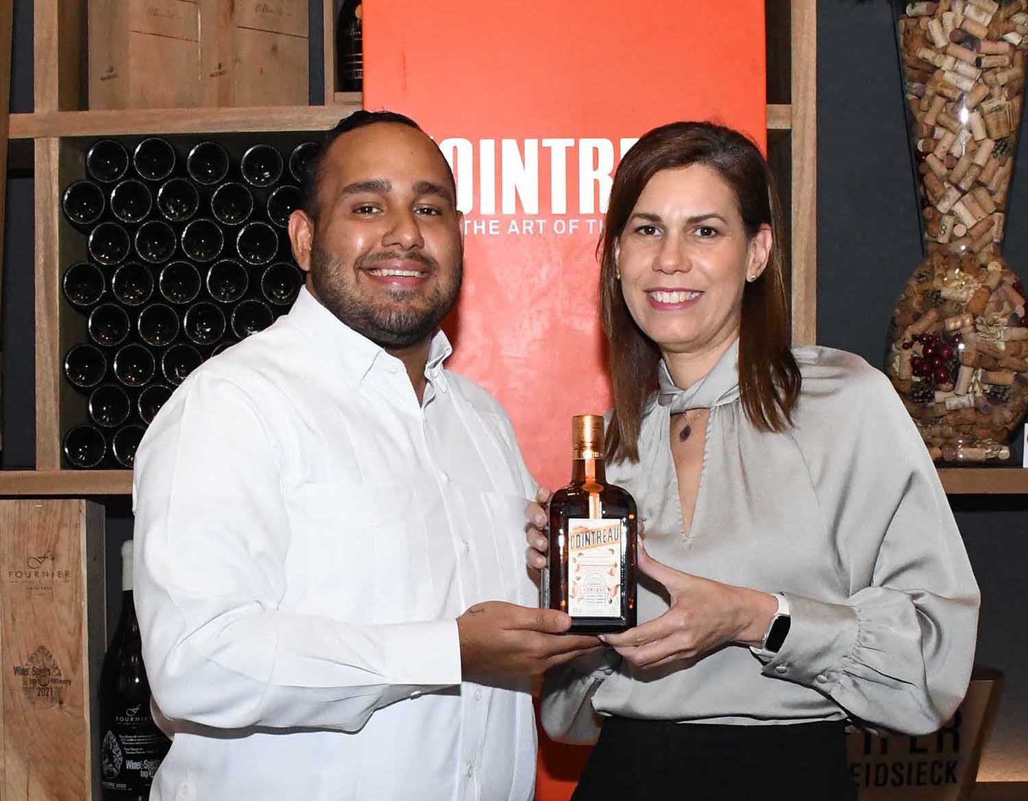 Cointreau se renueva con L’Unique, su nueva botella, homenaje a los ...