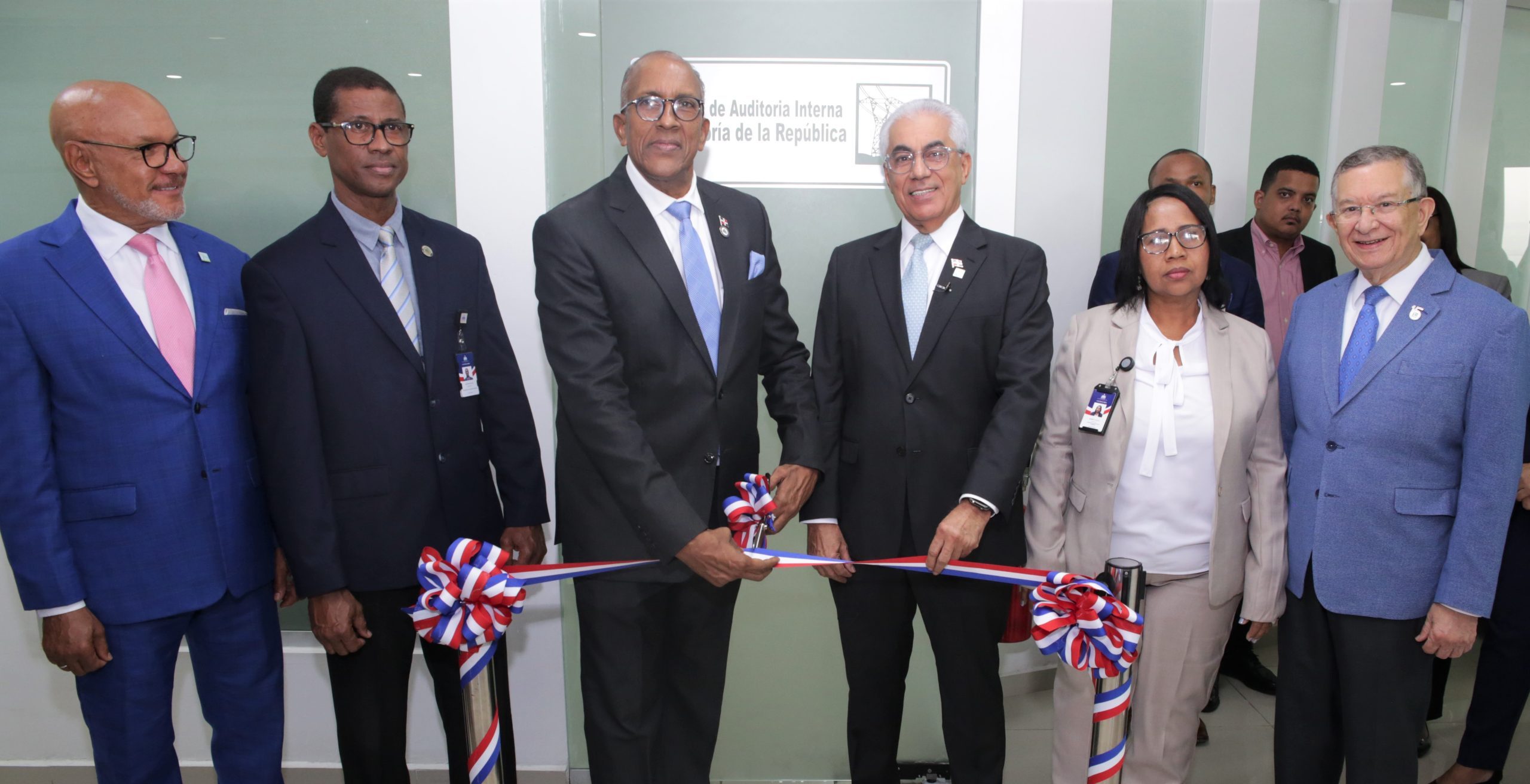 El contralor general afirma que en el sector público se siguen fortaleciendo los controles ...