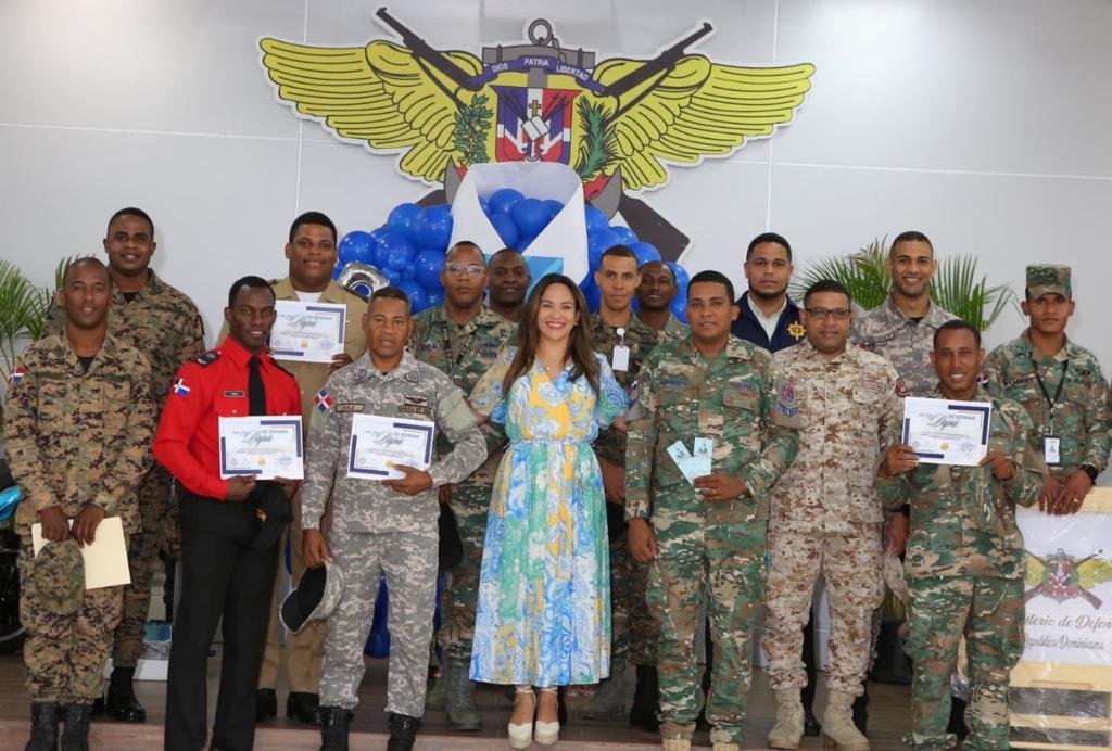 Esposas de oficiales de FFAA exhortan padres militares ser leales y ...