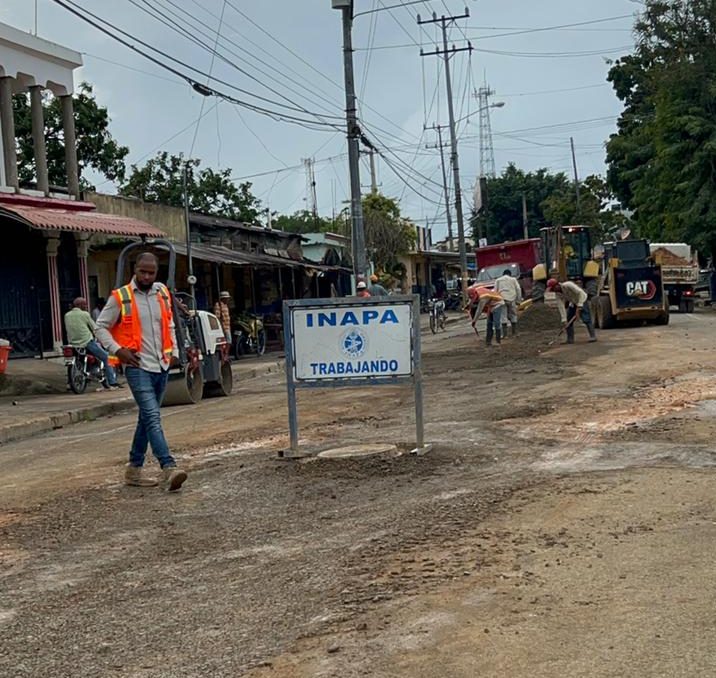 (VIDEO) Inapa comienza a mitigar situación de las calles en Villa Riva ...