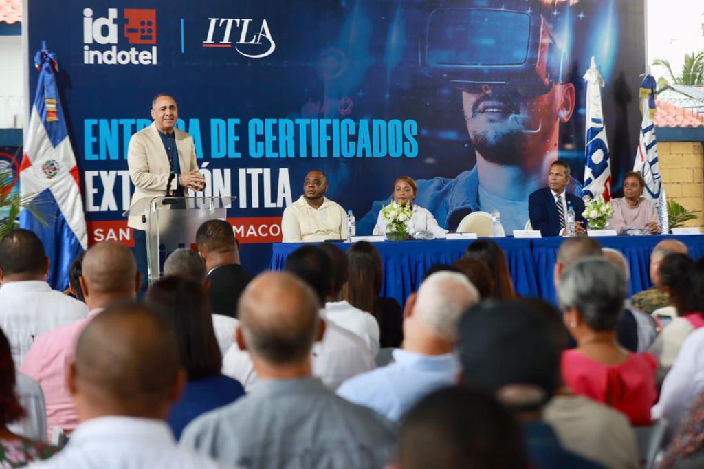 Indotel y el ITLA gradúan a 347 jóvenes en áreas tecnológicas en SPM ...