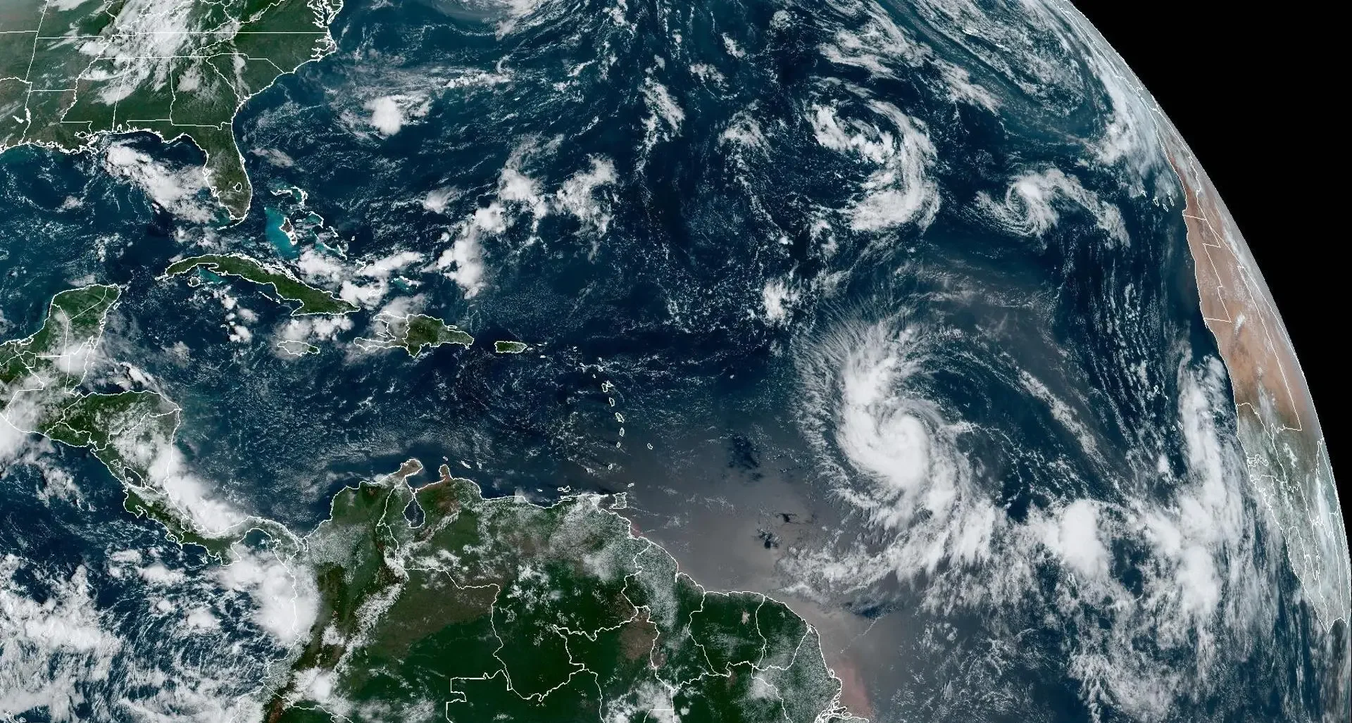 Lee se convierte en huracán en el centro del Atlántico rumbo a las Antillas Menores – El Nuevo ...