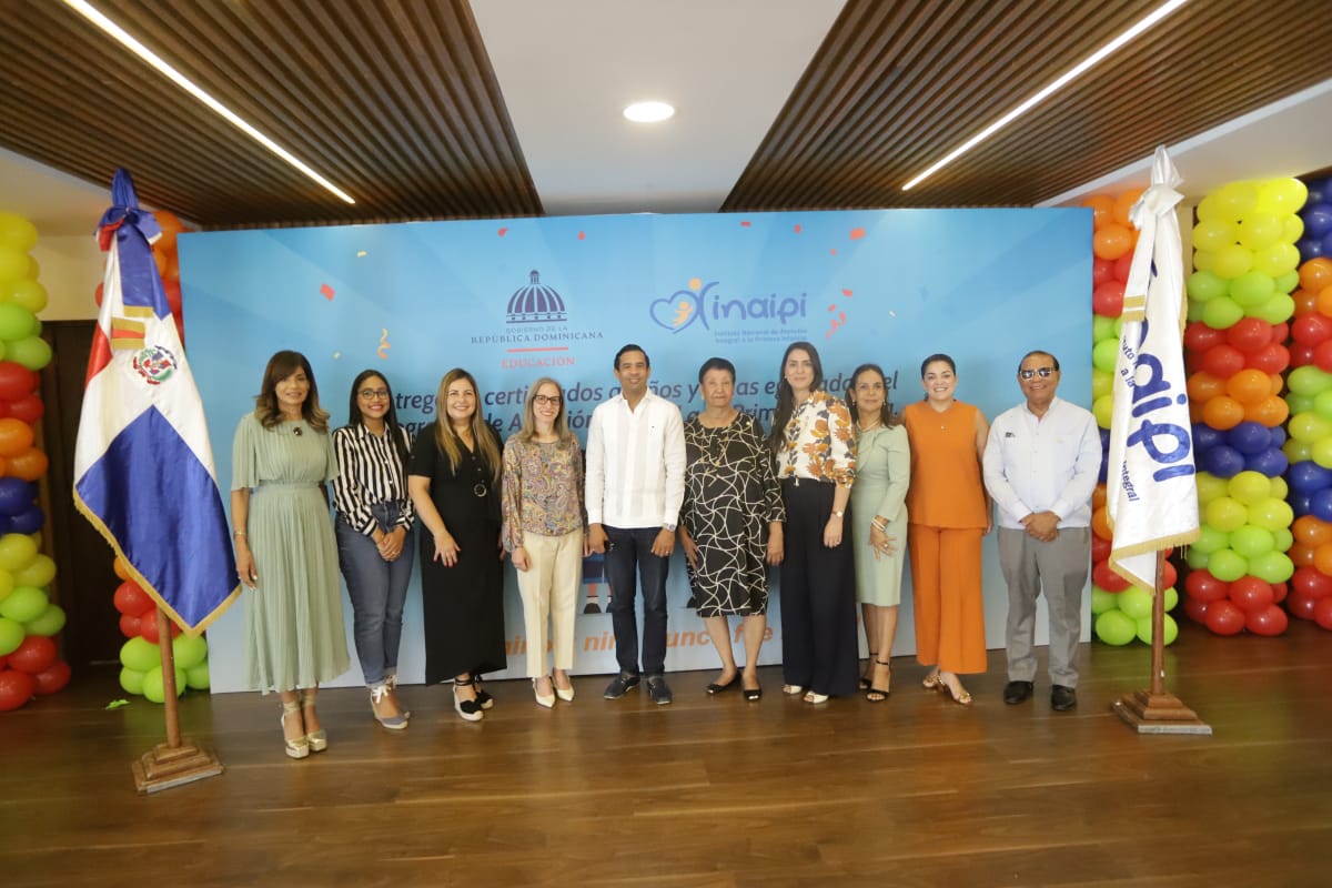 Entregan certificados a niños que completaron programa educativo del ...