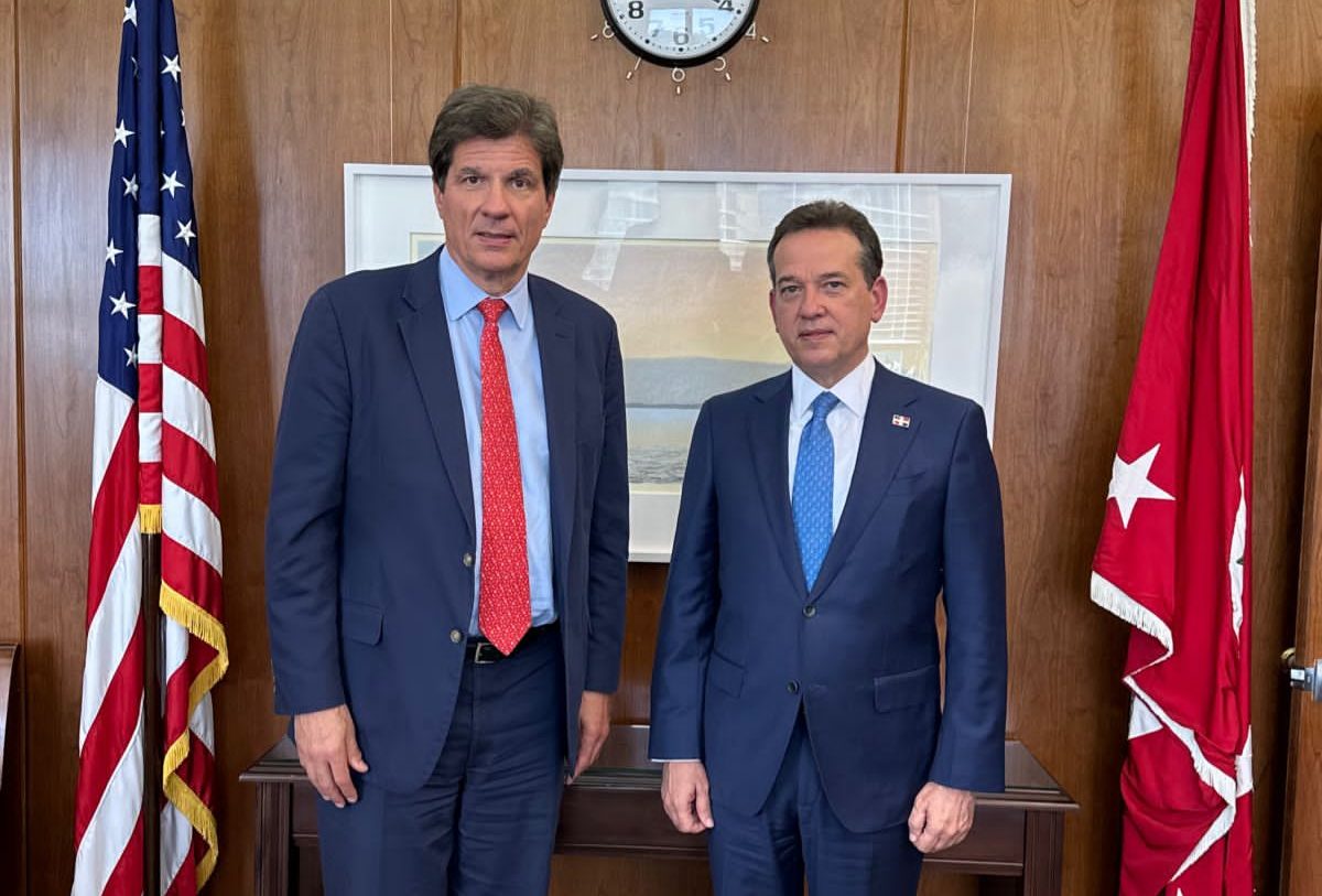 Bisonó trata con funcionario EE. UU. sobre oportunidades de RD como ...