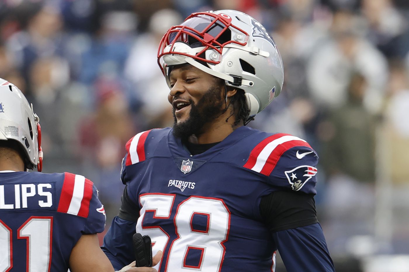 Jamie Collins, miembro de la generación dorada de los Patriots, le dice ...