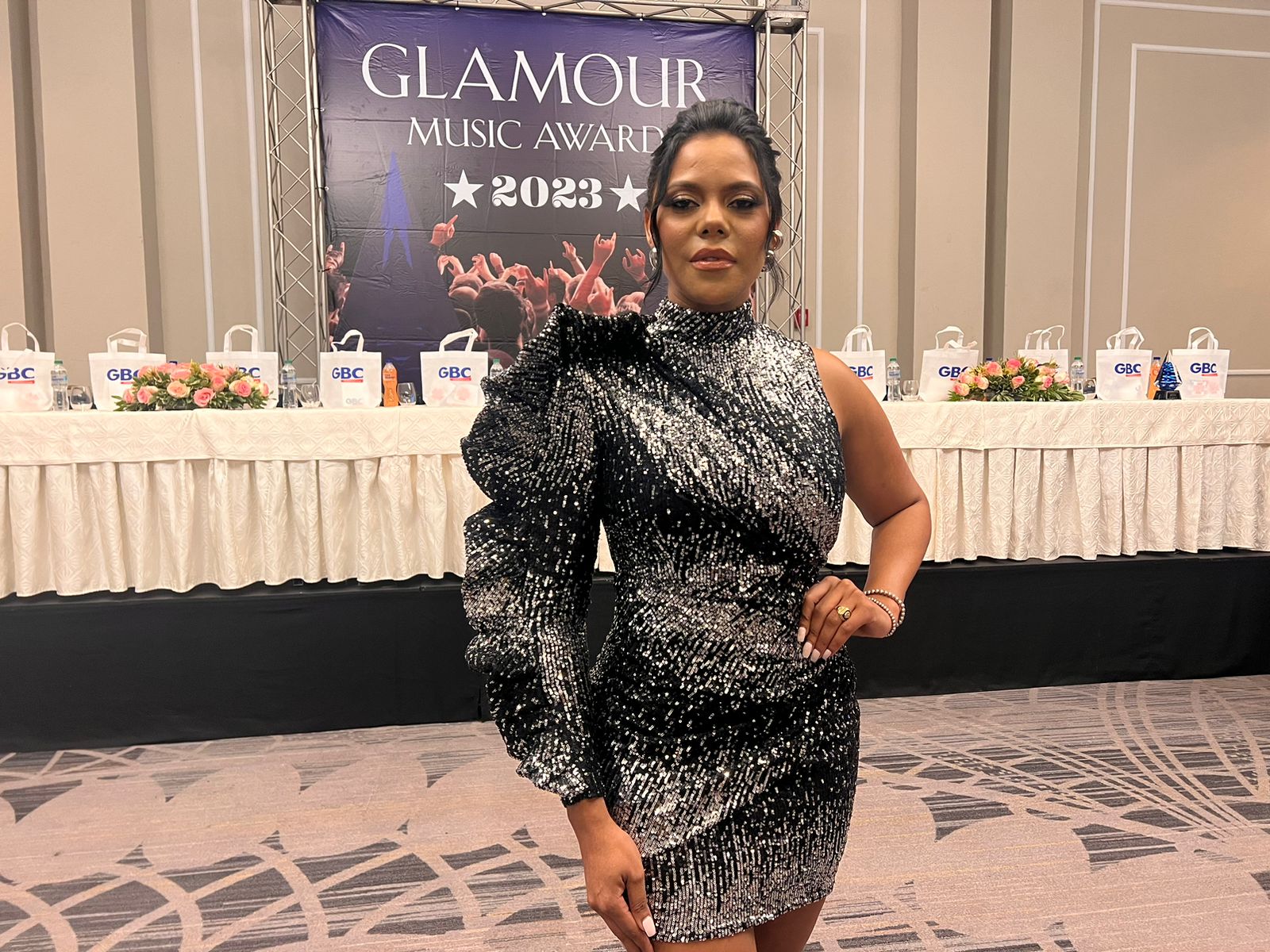 (VIDEO) Grace Reyes habla de su conducción para alfombra Glamour Music ...