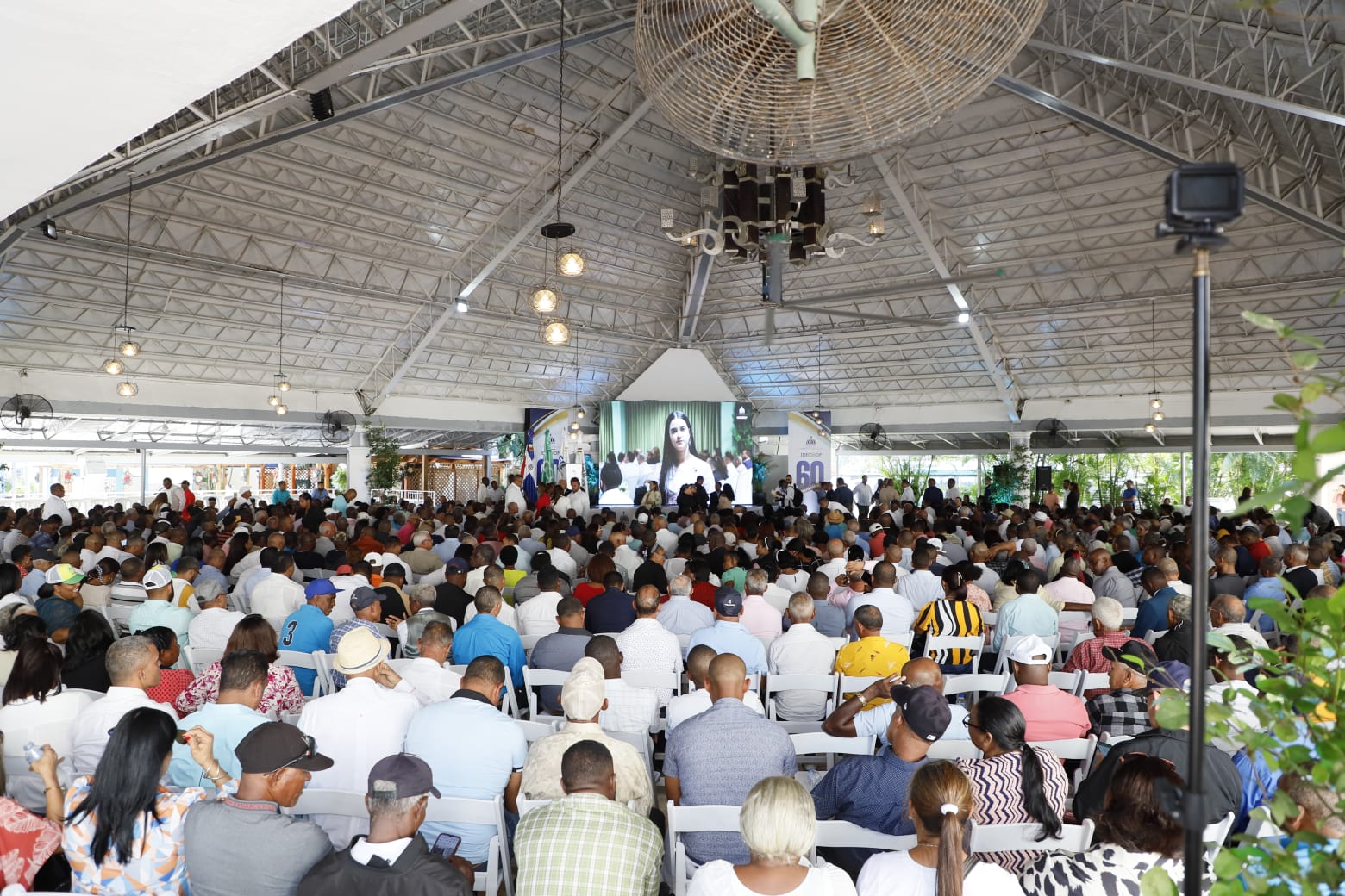 Banco Agrícola y el IDECOOP entregan préstamos por más de RD$300 ...