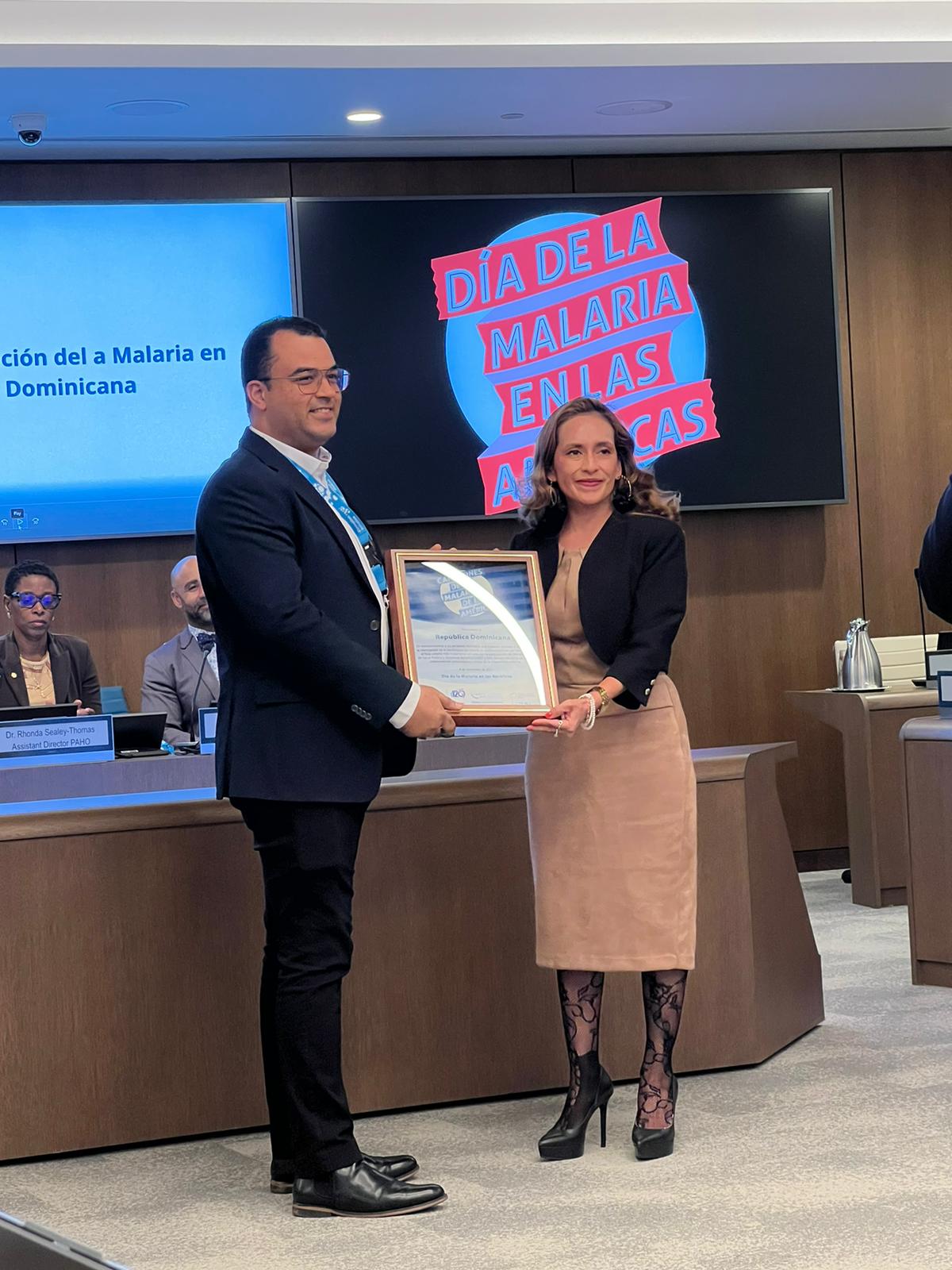 Rd Es Galardonada Con El Premio Campeones De La Malaria De Las Américas