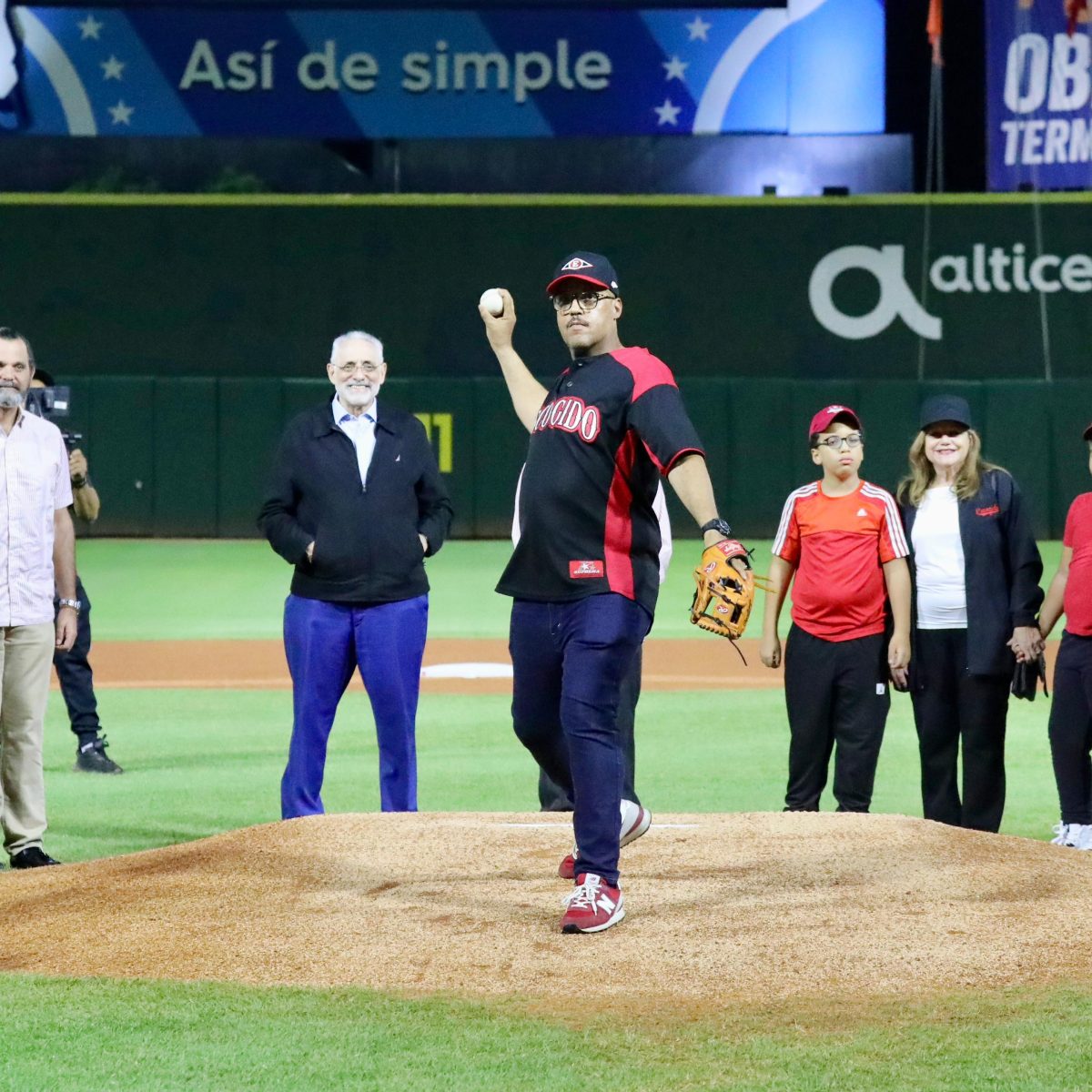 Leones rinden tributo a “Makey” Calzada por su vida dedicada al deporte ...