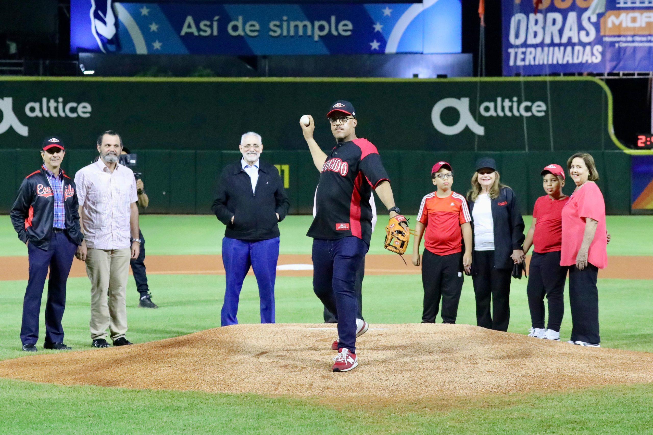 Leones rinden tributo a “Makey” Calzada por su vida dedicada al deporte ...
