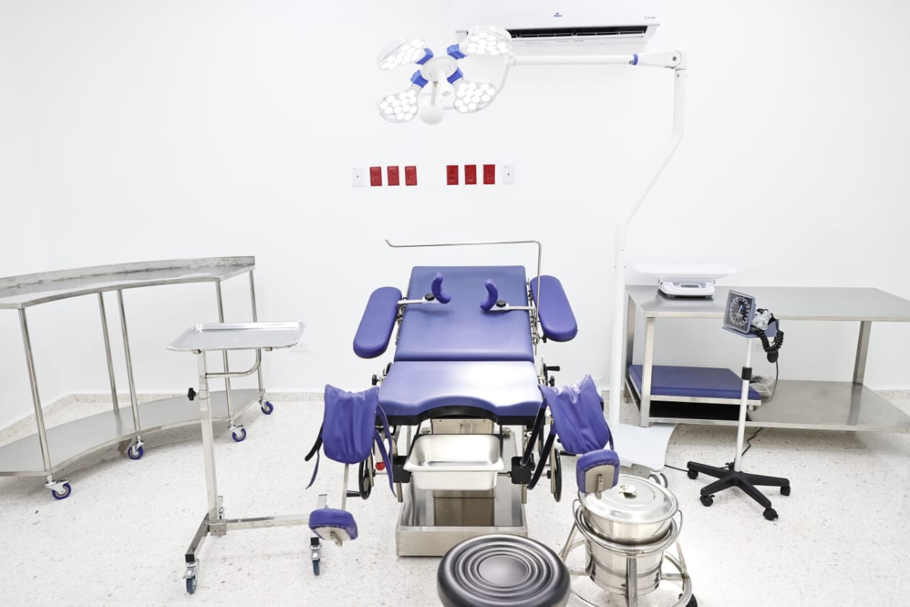 Abinader entrega emergencia y remozamiento del Hospital Guarionex ...