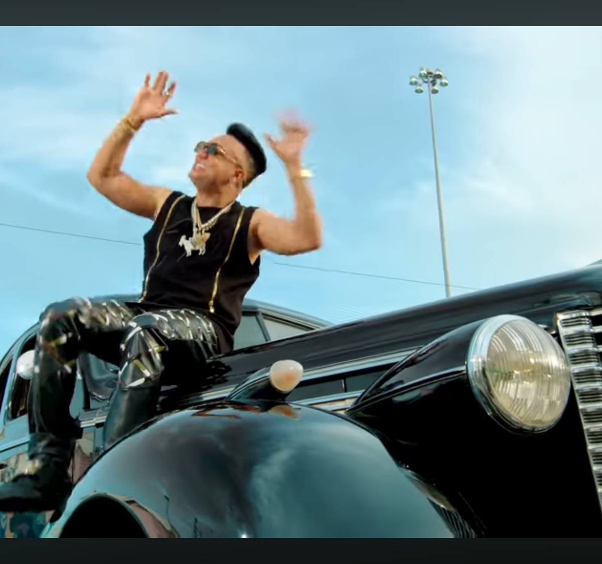 Elvis Martínez Alcanza la cima de difusión con «Mi Mejor Momento» según ...