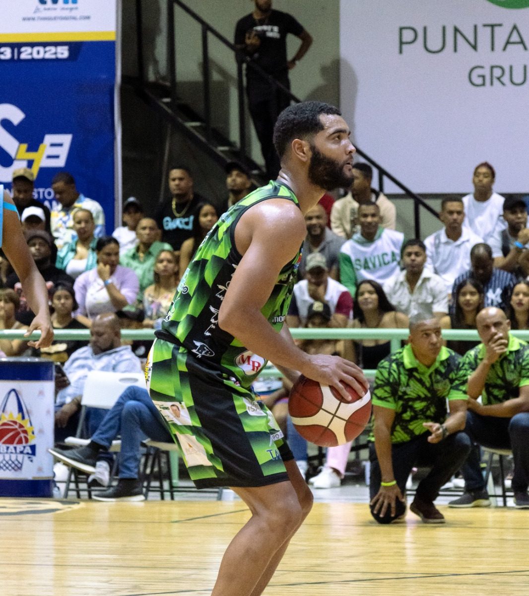 Dayker Cedano conduce club Savica a elevar invicto en torneo basket ...
