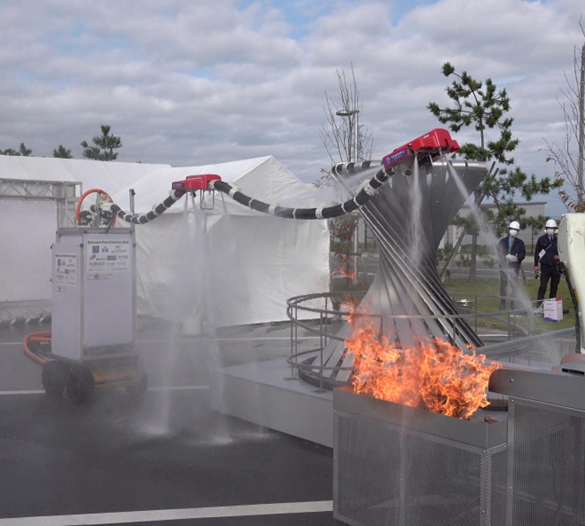 Diseñan un robot para apagar incendios inspirado en los dragones ...
