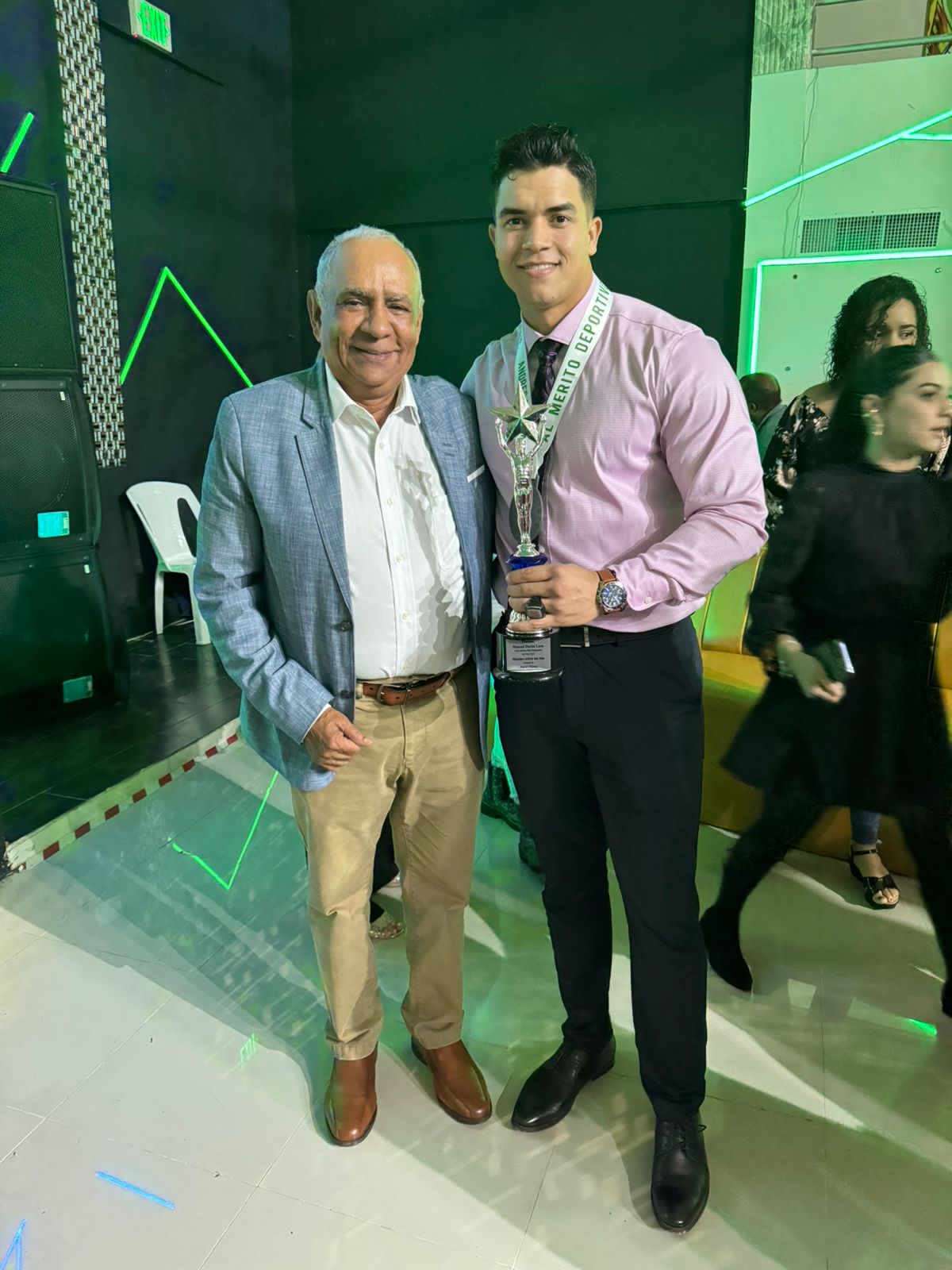 Yan Adames y Andrés Dilonex, grandes ganadores de la XVII entrega de ...