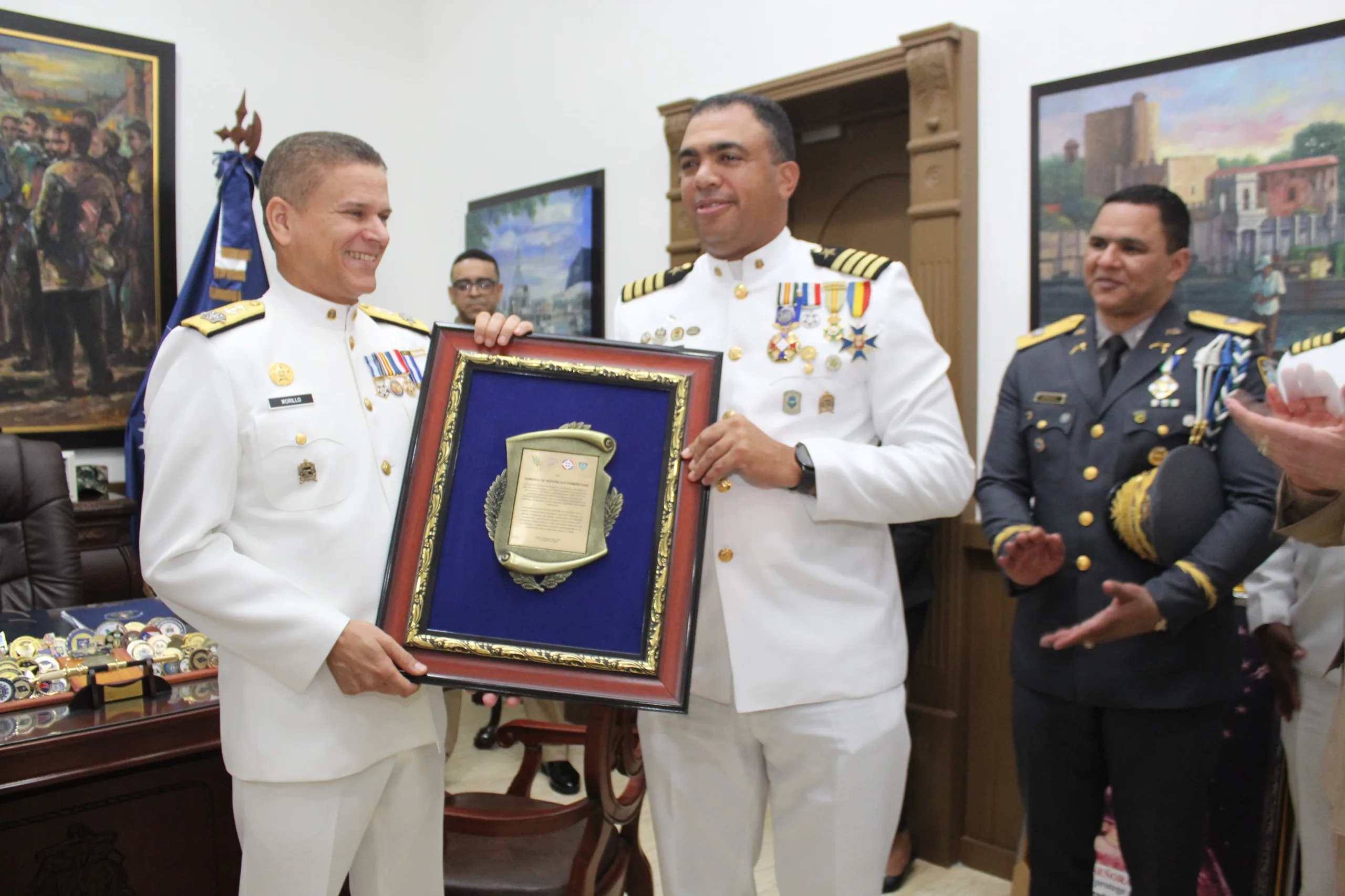 La Armada recibe a miembros activos FFAA y PN en su 30 aniversario de ...