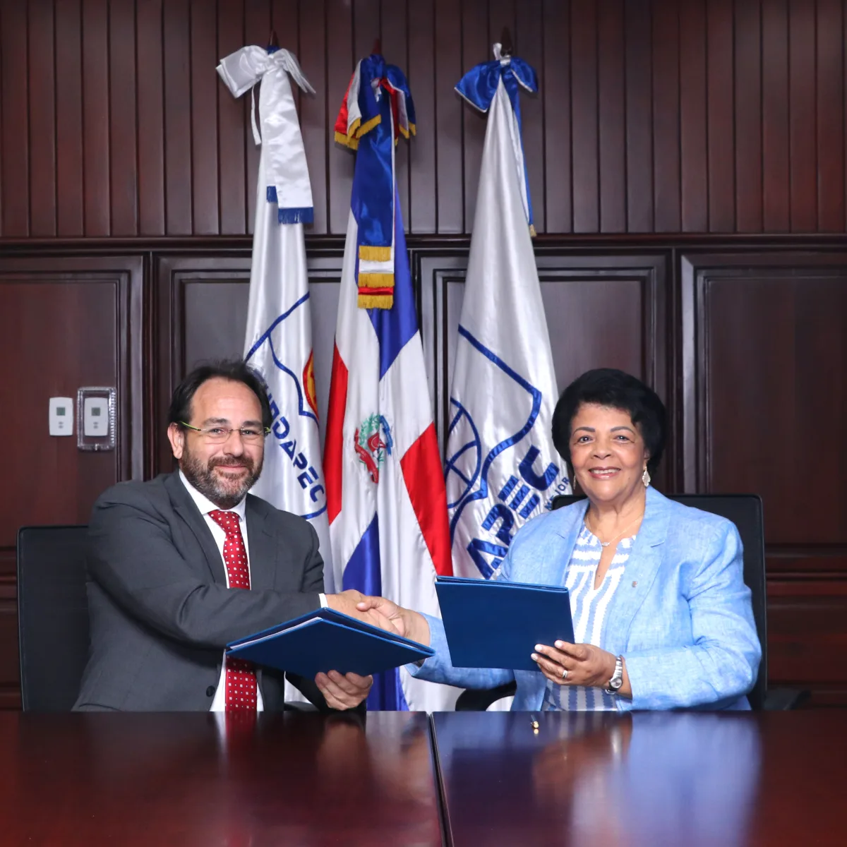 FUNDAPEC firma acuerdo de colaboración de 200 becas con la Universidad ...