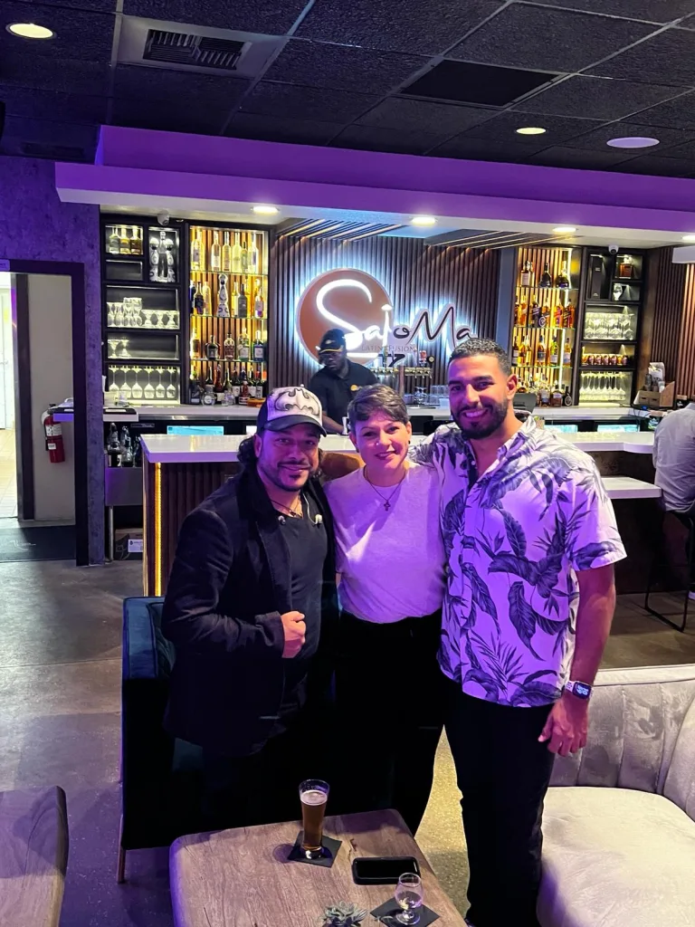 Henry Herrera presenta «Por Amor» con Víctor Maldo en De La Finca Ranch ...