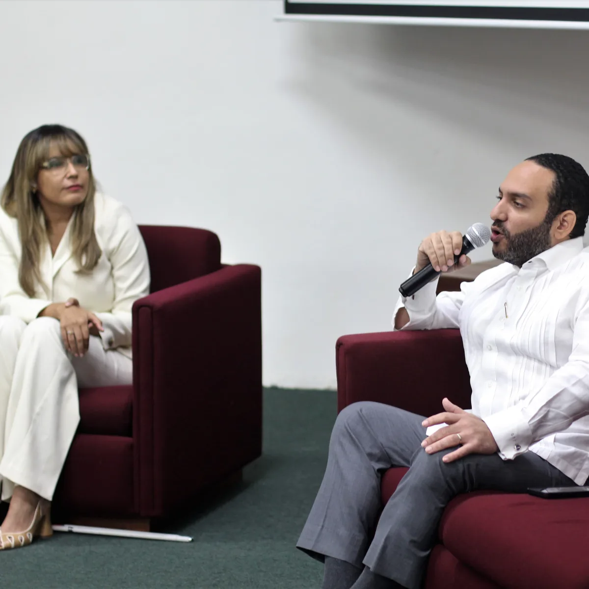 Giancarlo Vega y Francina Hungría realizan conversatorio sobre los ...