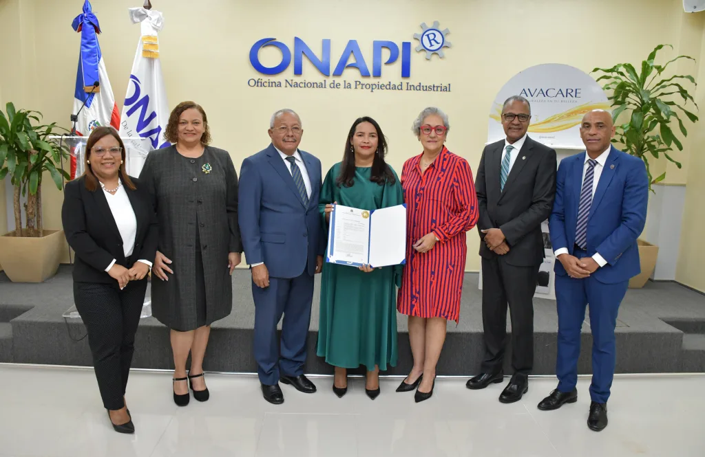 ONAPI entrega patente de invención a científica dominicana – El Nuevo ...