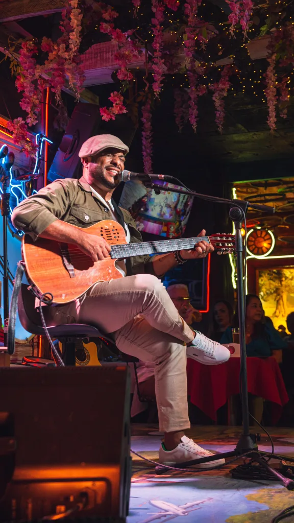 Víctor Maldo enamora a Moca en un espectacular concierto de amor y ...