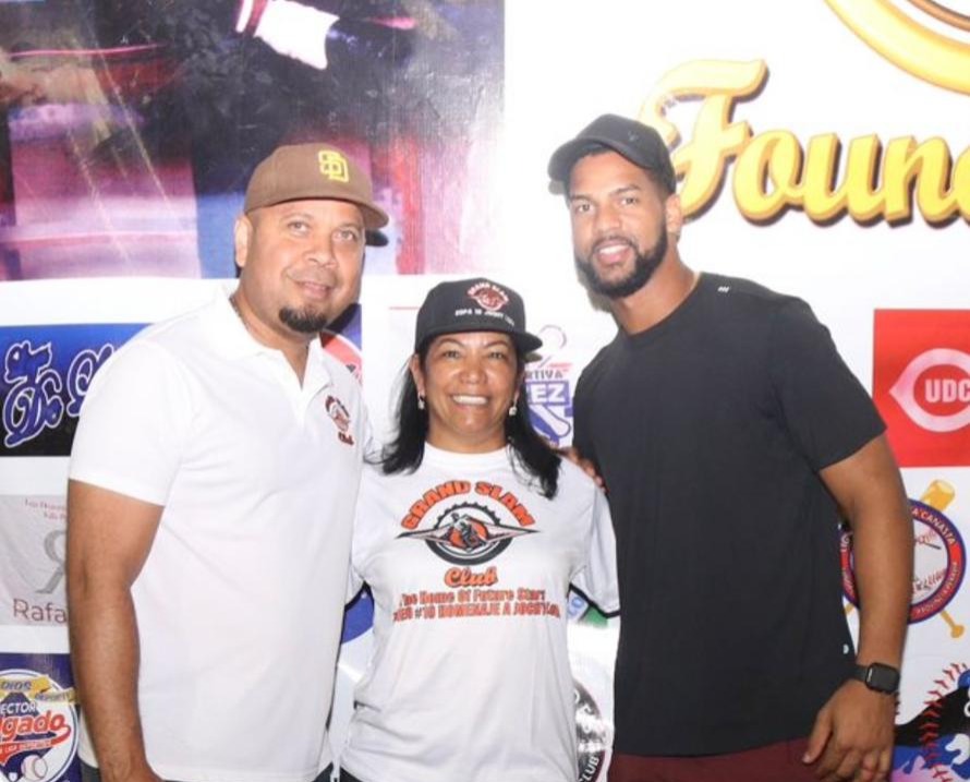 Inauguran Torneo Internacional de Béisbol Tenares 2024 en memoria de Jochy Lora – El Nuevo ...