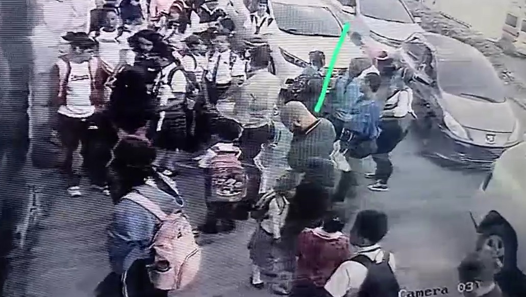Denuncian apresamiento de un padre delante de su niña en escuela ...