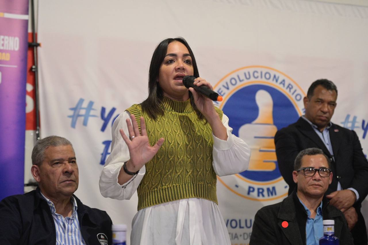 Faride Raful encabeza juramentación de equipo político del PRM en ...