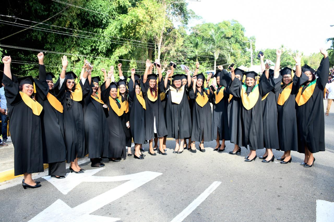 UTECO celebra su XLII graduación ordinaria: 574 nuevos profesionales ...