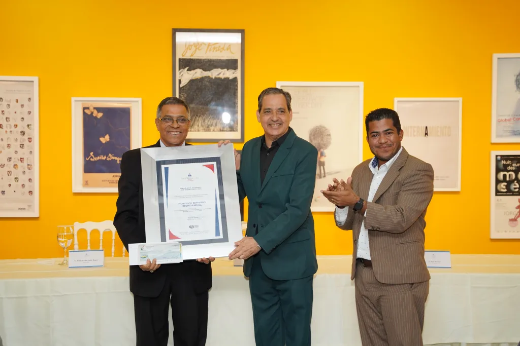 Cultura entrega Premio Anual de Historia al escritor Bernando Regino ...