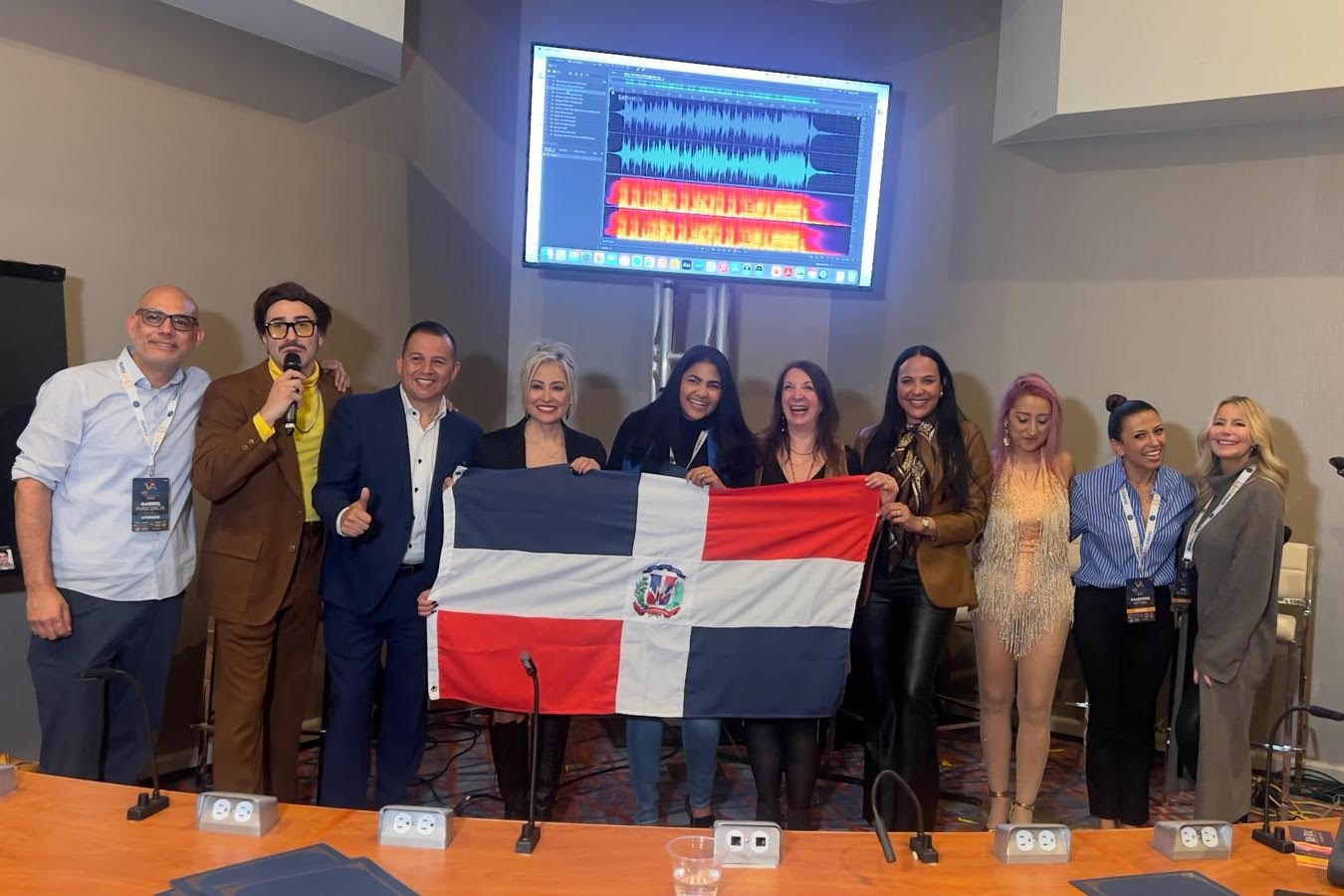 Locutora dominicana gana primer lugar en el reto: The Voice is Blind ...