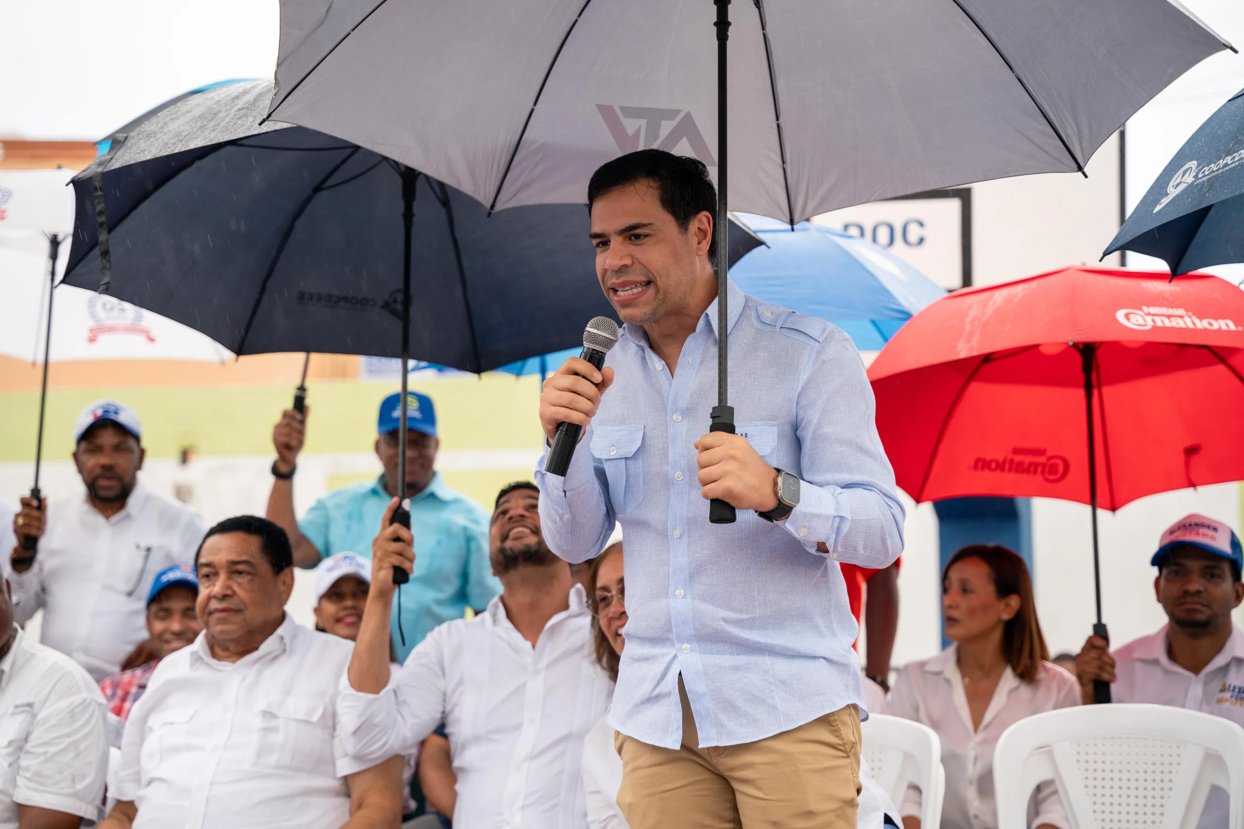 Roberto Ángel recorre San Cristóbal en apoyo a Gustavo Lara y ...