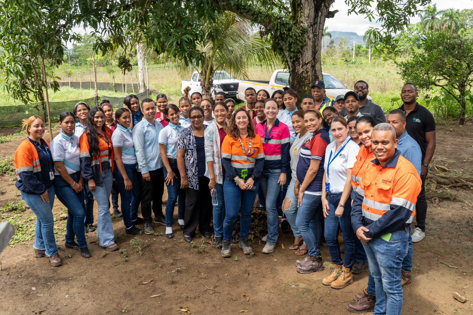 Estudiantes de Sánchez Ramírez siembran Candongo como parte de Misión ...