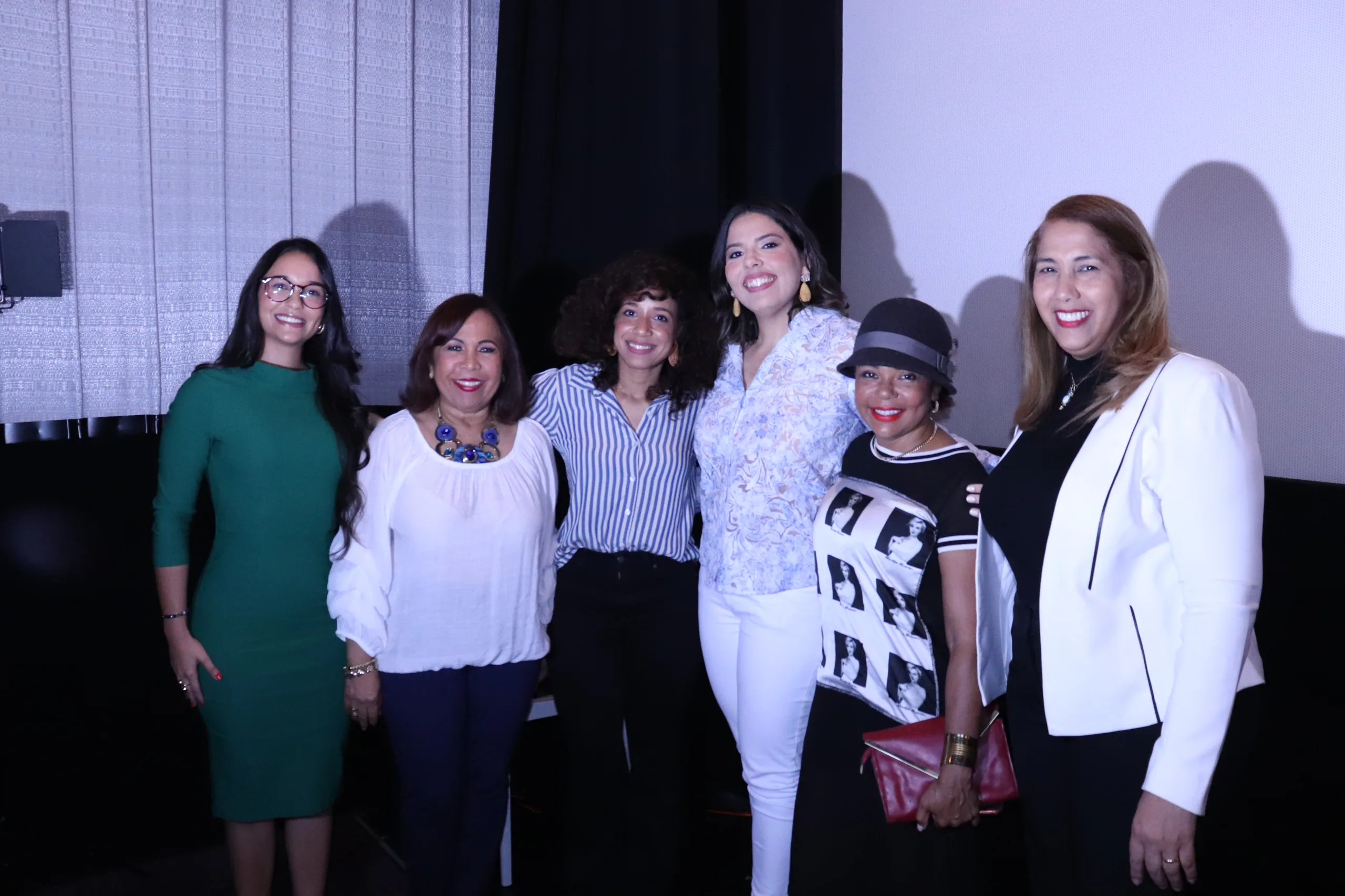 Presentan «Aquí Estamos»: Un documental sobre contextos políticos y ...