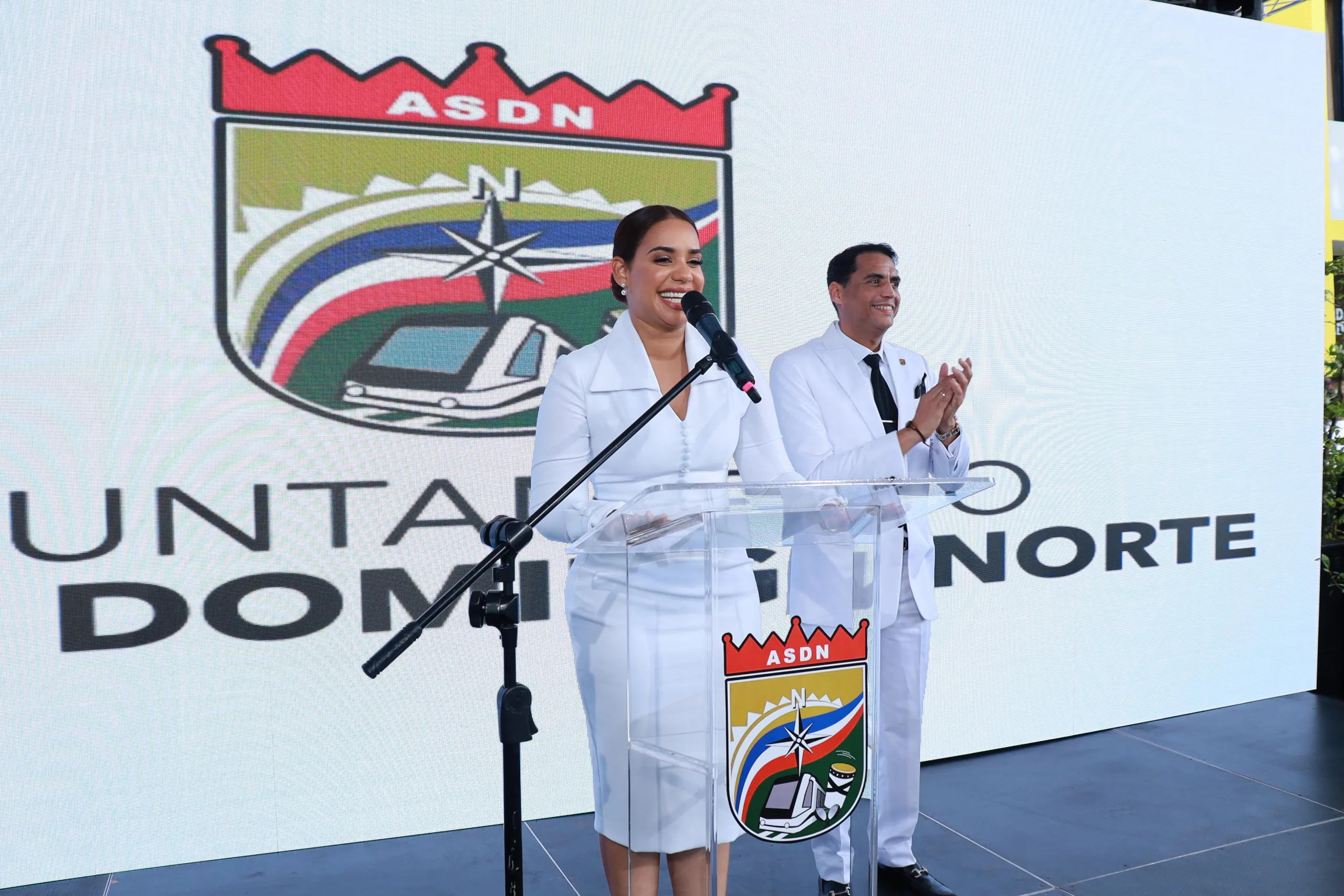 Betty Gerónimo asume como la primera mujer en dirigir Alcaldía de SDN ...