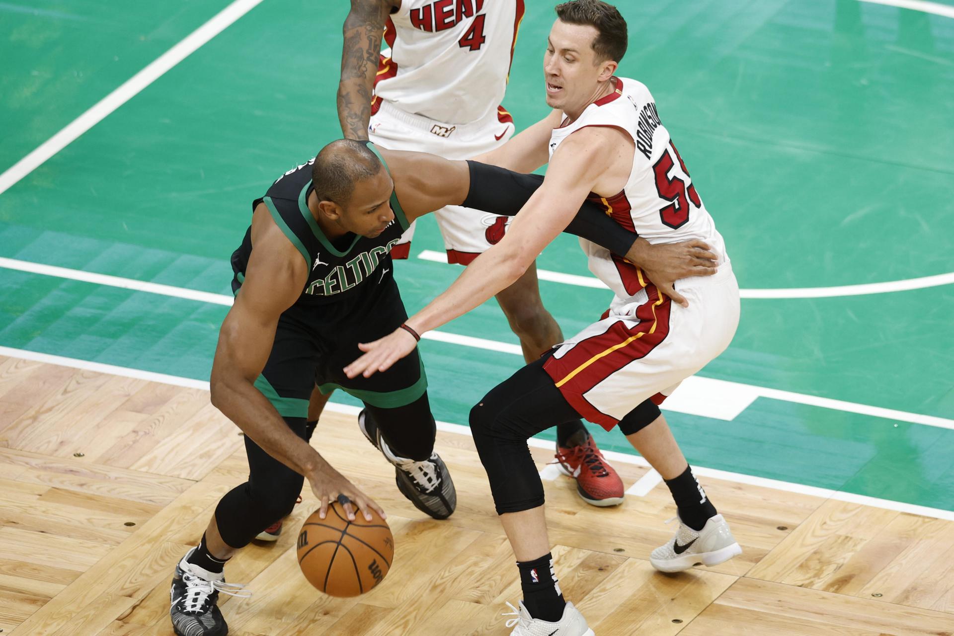 Los Celtics aplastan al Heat y avanzan en los playoffs de la NBA – El Nuevo Diario (República ...