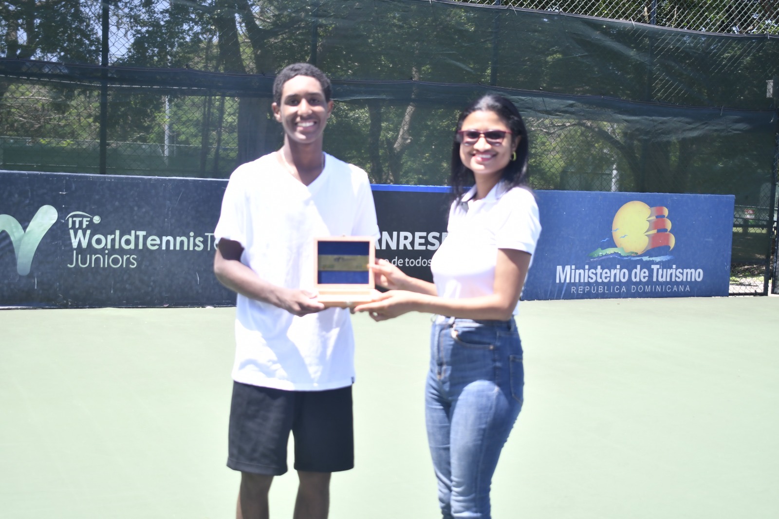 Yubel Ubri se hace de otro título en RD; junto a Alyssa James ganan ...