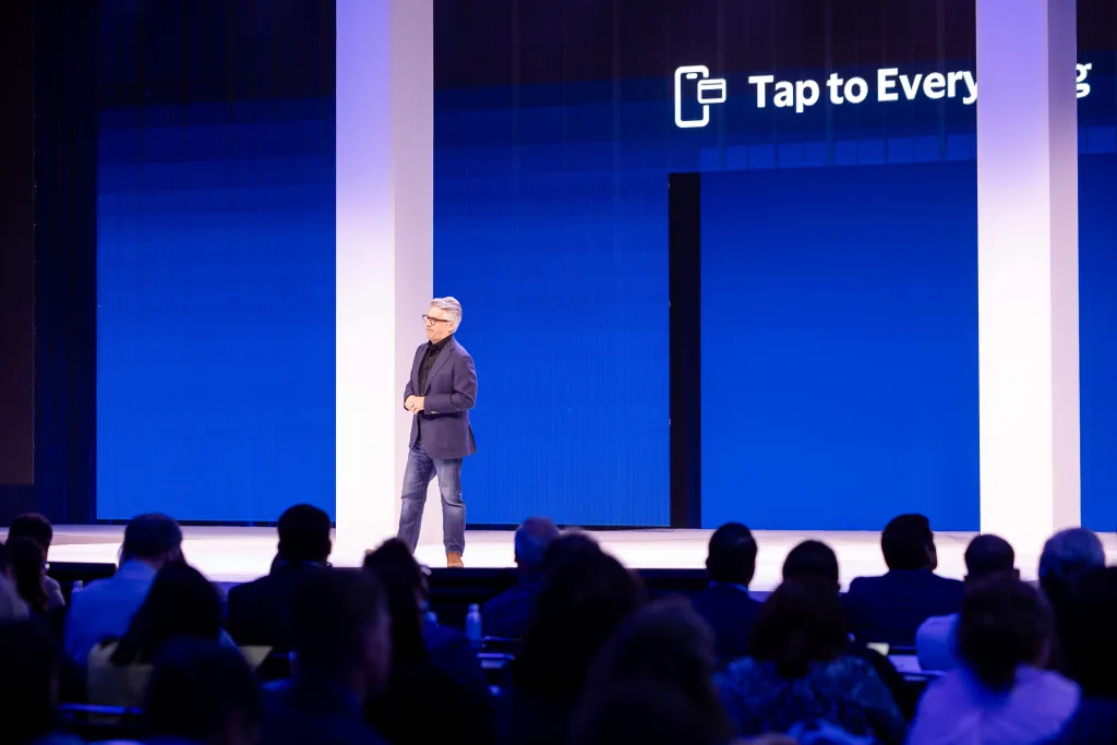 Visa reinventa la tarjeta y revela nuevos productos para la era digital ...