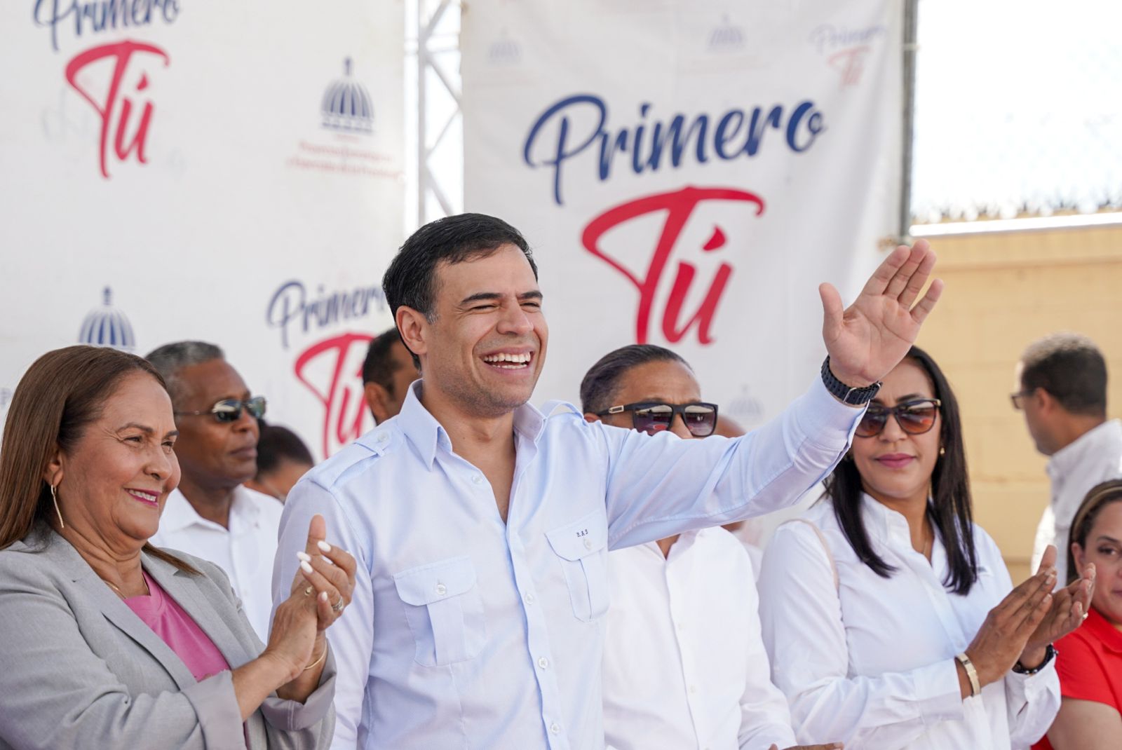 Roberto Ángel destaca esfuerzo del Gobierno en mejorar bienestar de los ...