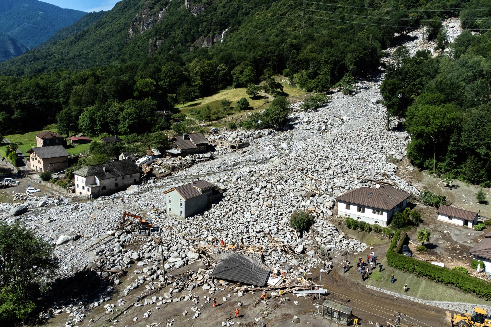 Cinco personas siguen desaparecidas en Suiza tras inundaciones y ...