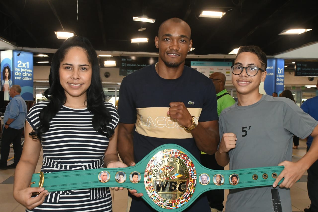 Alberto Puello llega a RD tras convertirse en campeón del WBC – El Nuevo Diario (República ...