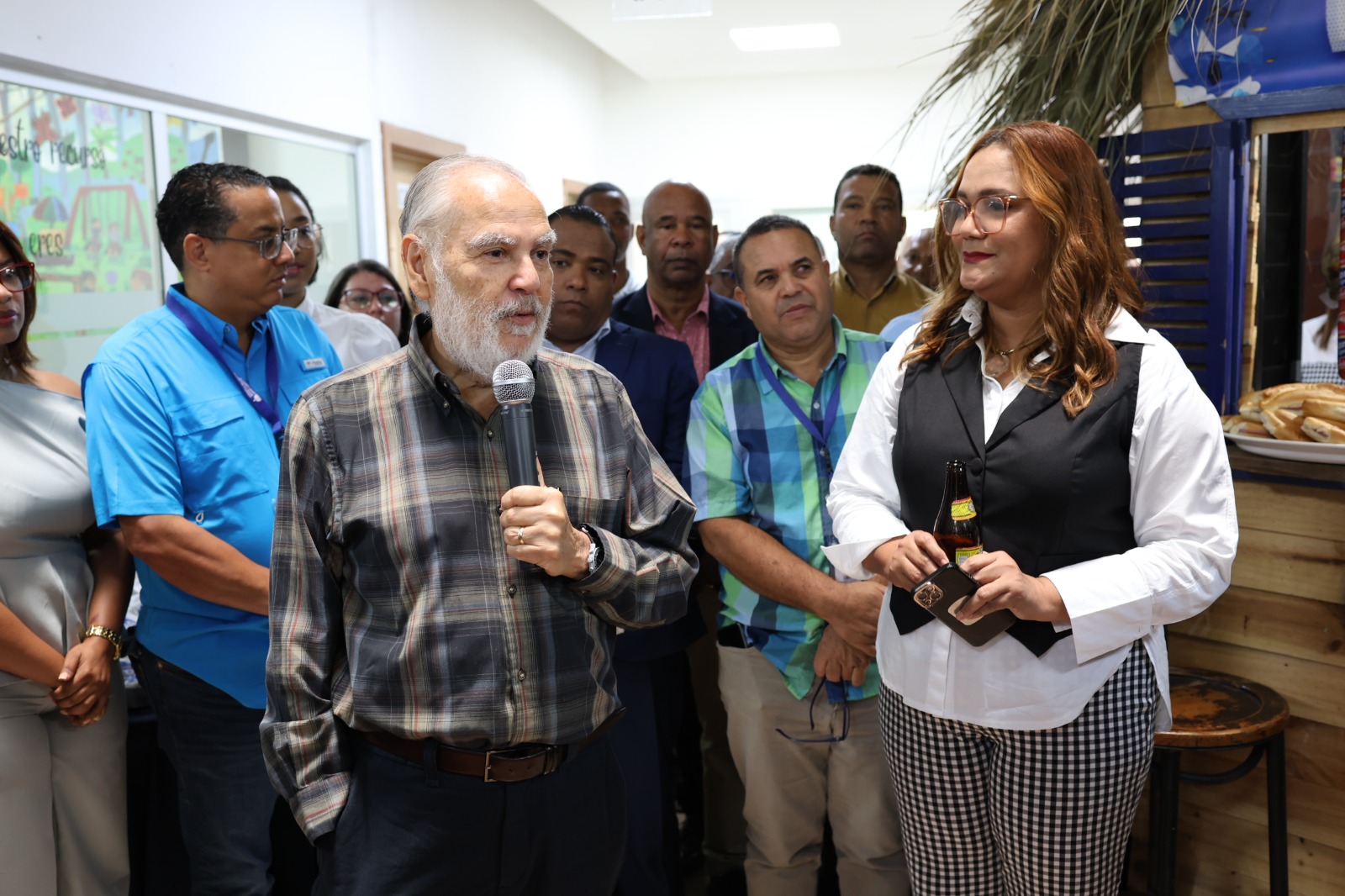 Medio Ambiente festeja a los padres con motivo de su día – El Nuevo ...