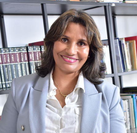 Politóloga presentará su primera novela: Noling, el gorrión chino – El ...