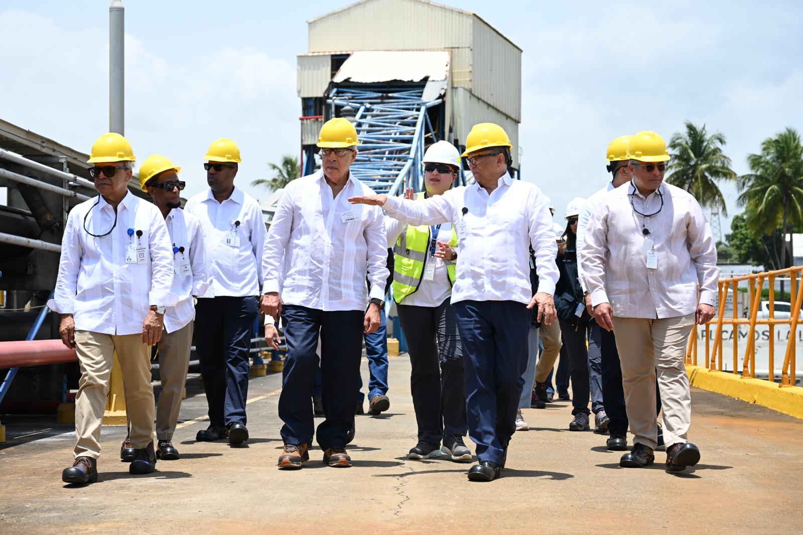 Miembros del Consejo de Refidomsa visitan muelle de Itabo por donde ...