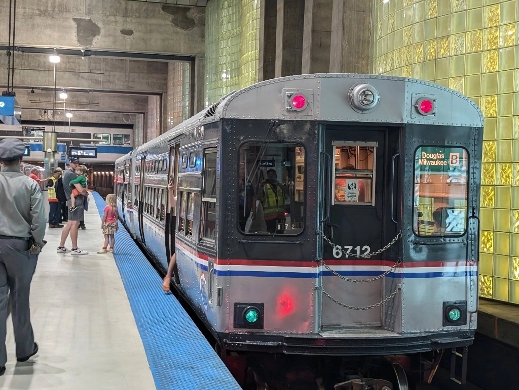 Cuatro personas mueren tras un tiroteo en el metro de Chicago – El ...