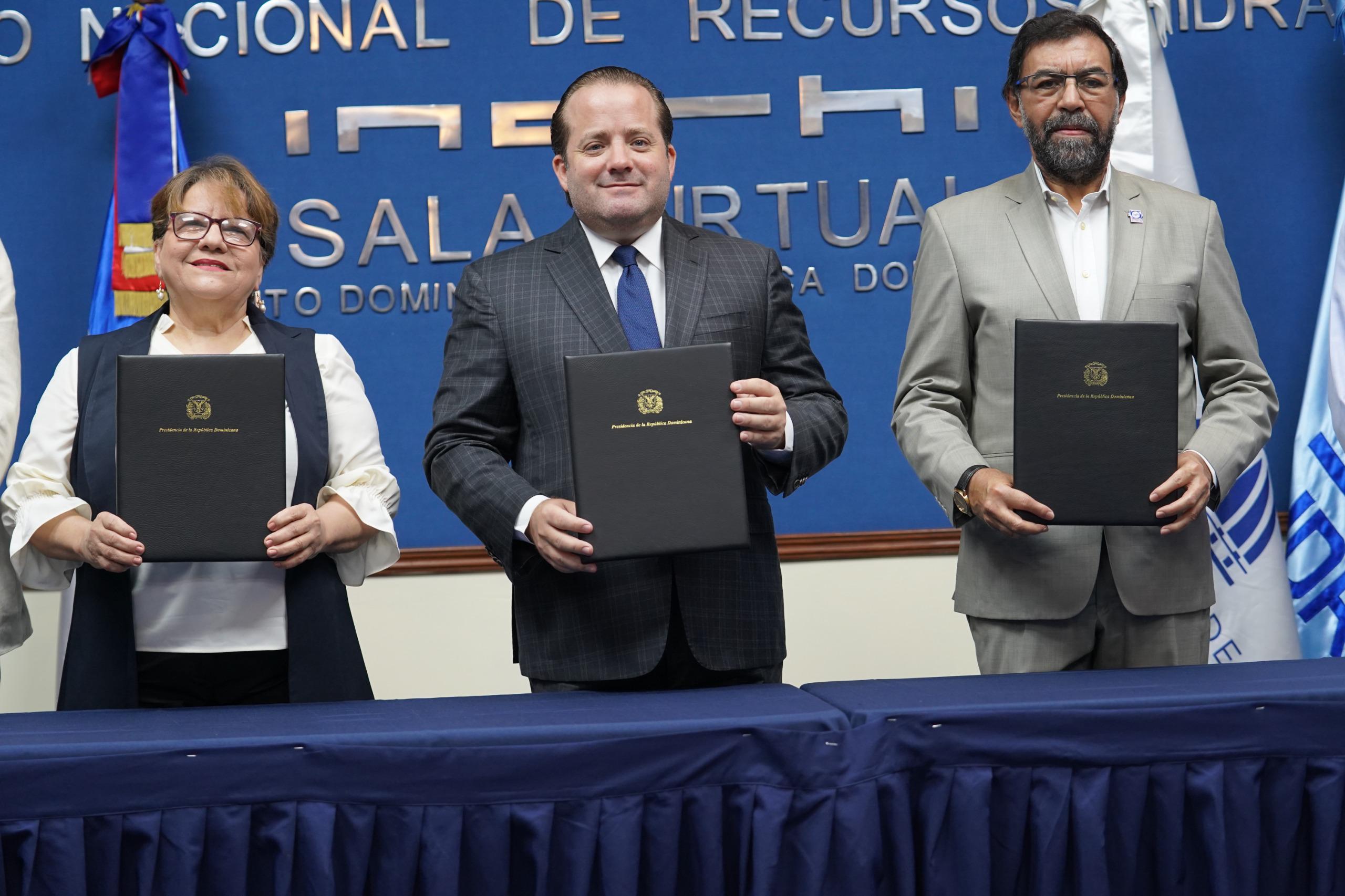 Firman convenio para desarrollar «Sistema de Gestión de Datos ...